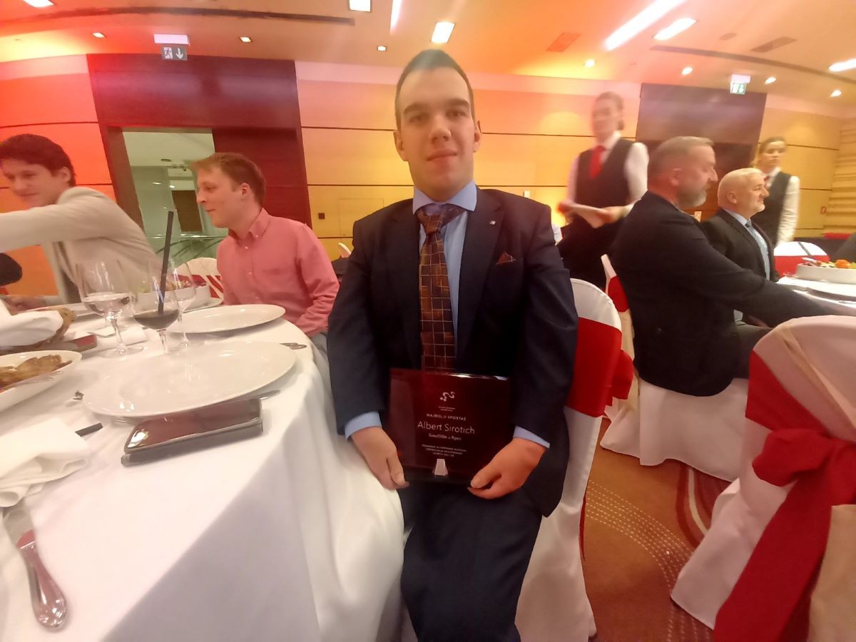 Riječkom studentu Albertu Sirotichu i Jasni Lulić Drenjak s Fakulteta ...