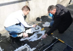 U OKU KAMERE: Bašćanska ploča popularne kulture - Obnovljen grafit ...