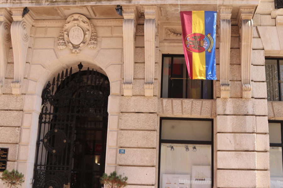 Trobojnica s riječkim povijesnim grbom postala svečana zastava Grada Rijeke