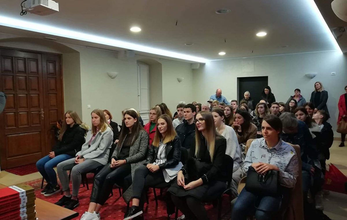 Grad Kastav će u ovoj školskoj godini stipendirati 45 učenika i ...